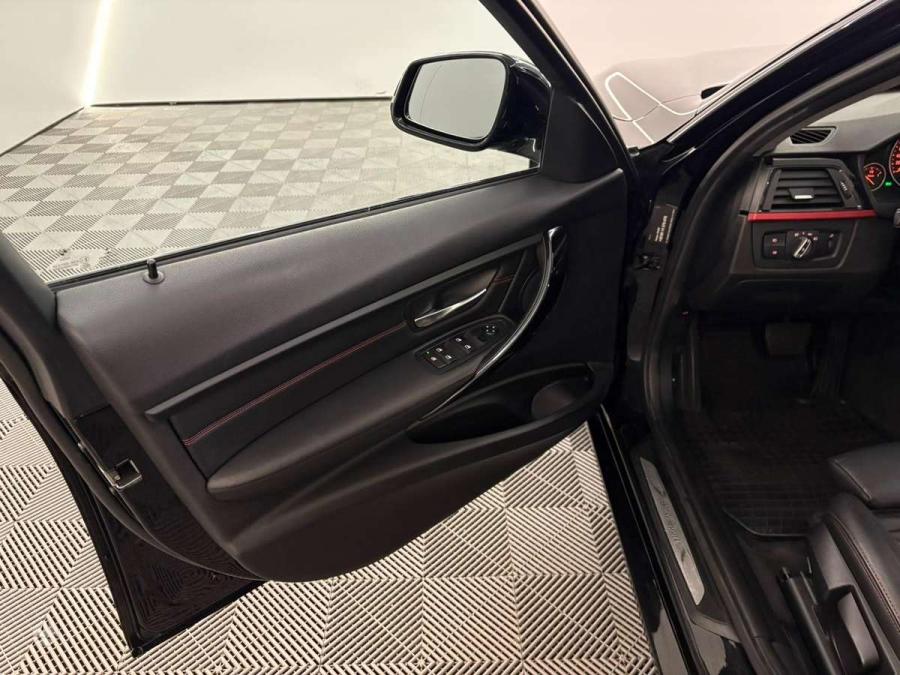 Black BMW 320 2015 in Marijampole, with an engine capacity of 2.00 L and mileage of 301 thousand km for 9650 €, photo 12 on AUTOMOTO.COM.LV