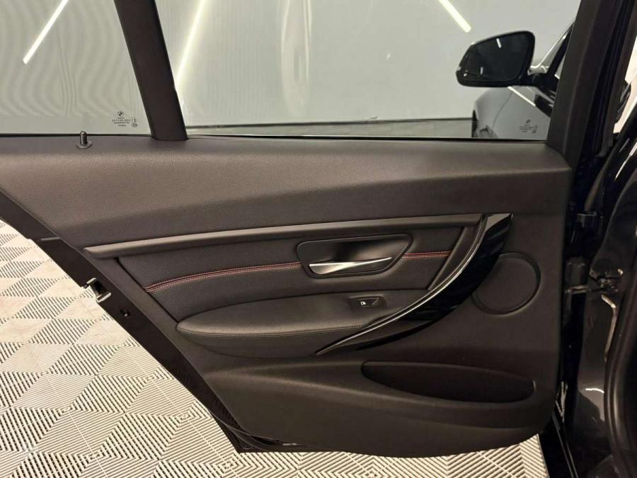 Black BMW 320 2015 in Marijampole, with an engine capacity of 2.00 L and mileage of 301 thousand km for 9650 €, photo 15 on AUTOMOTO.COM.LV