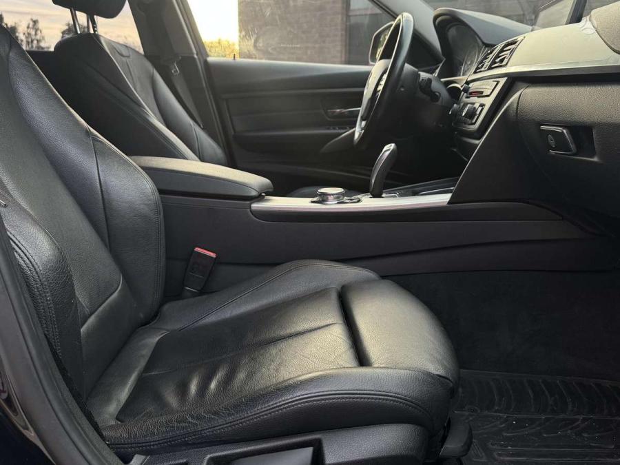 Black BMW 320 2015 in Kaisiadorys, with an engine capacity of 2.00 L and mileage of 290 thousand km for 8550 €, photo 11 on AUTOMOTO.COM.LV
