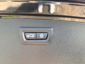 Black BMW 320 2015 in Riga, with an engine capacity of 2.00 L and mileage of 239 thousand km for 9995 €, photo 8 on AUTOMOTO.COM.LV