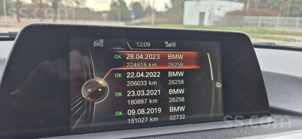 Black BMW 320 2016 in Riga, with an engine capacity of 2.00 L and mileage of 269 thousand km for 11500 €, photo 10 on AUTOMOTO.COM.LV