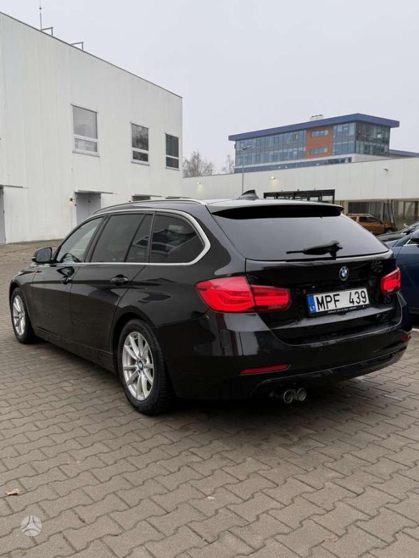 Black BMW 320 2016 in Vilnius, with an engine capacity of 2.00 L and mileage of 297 thousand km for 10500 €, photo 5 on AUTOMOTO.COM.LV