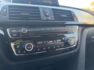 Black BMW 320 2016 in Utena, with an engine capacity of 2.00 L and mileage of 256 thousand km for 9799 €, photo 20 on AUTOMOTO.COM.LV