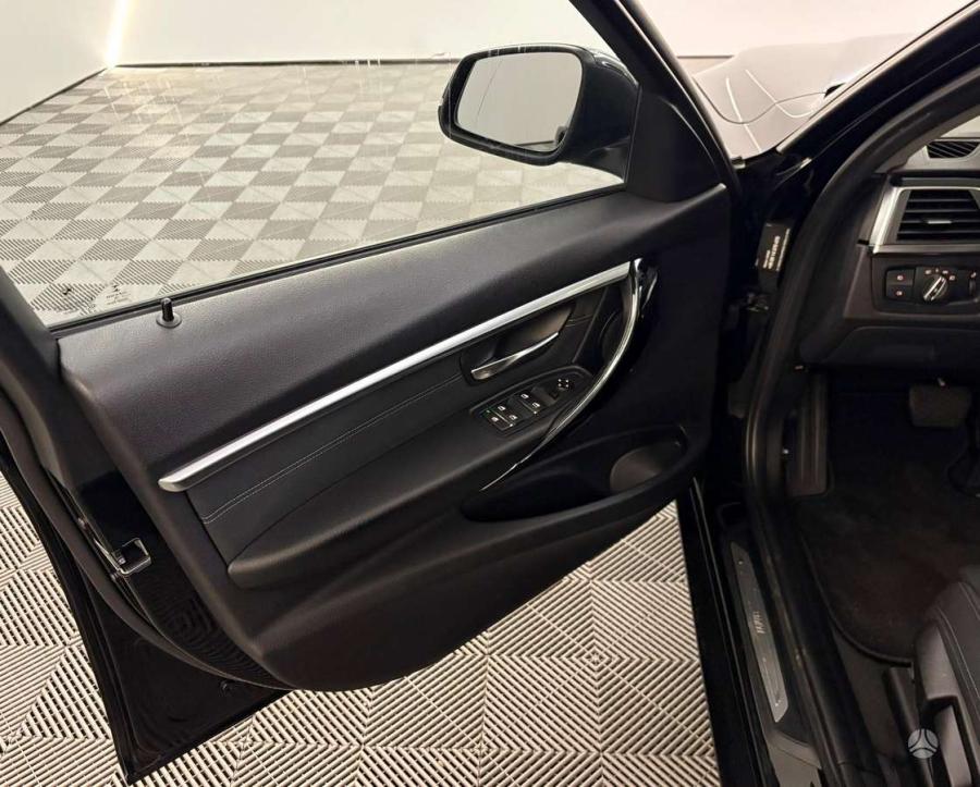 Melns BMW 320 2016 Marijampole, ar dzinēja tilpumu 2.00 L un nobraukumu 292 tūkst. km par 9999 €, foto 9 vietnē AUTOMOTO.COM.LV