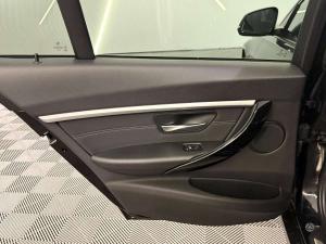 Melns BMW 320 2016 Marijampole, ar dzinēja tilpumu 2.00 L un nobraukumu 292 tūkst. km par 9999 €, foto 15 vietnē AUTOMOTO.COM.LV