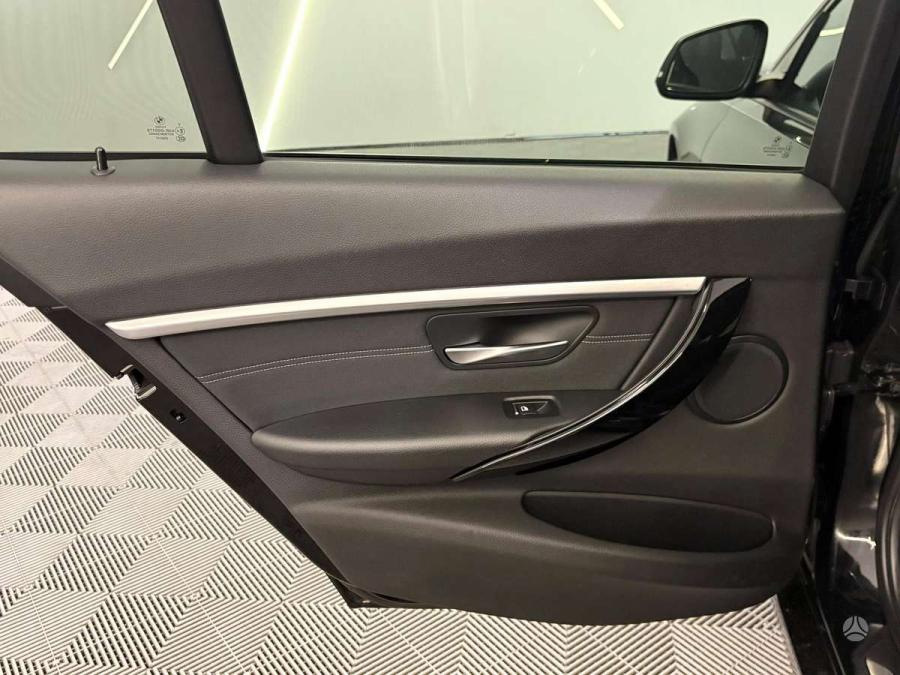 Melns BMW 320 2016 Marijampole, ar dzinēja tilpumu 2.00 L un nobraukumu 292 tūkst. km par 9999 €, foto 15 vietnē AUTOMOTO.COM.LV