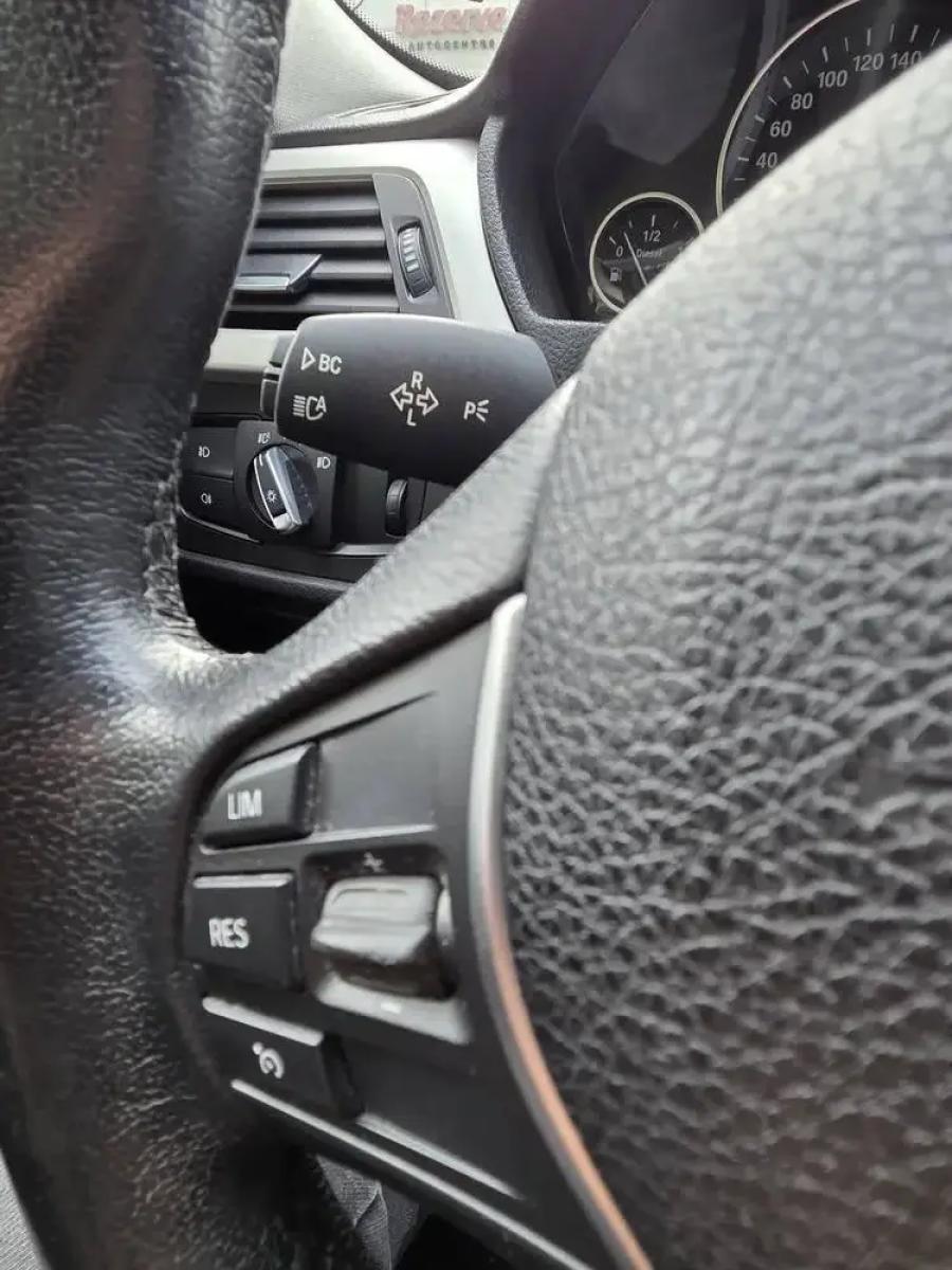 Melns BMW 320 2016 Kuldīga, ar dzinēja tilpumu 2.00 L un nobraukumu 267 tūkst. km par 10950 €, foto 19 vietnē AUTOMOTO.COM.LV