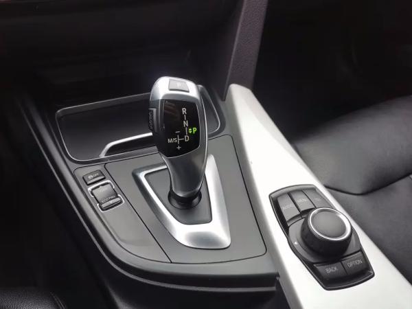 Black BMW 320 2016 in Kuldiga, with an engine capacity of 2.00 L and mileage of 242 thousand km for 10800 €, photo 9 on AUTOMOTO.COM.LV