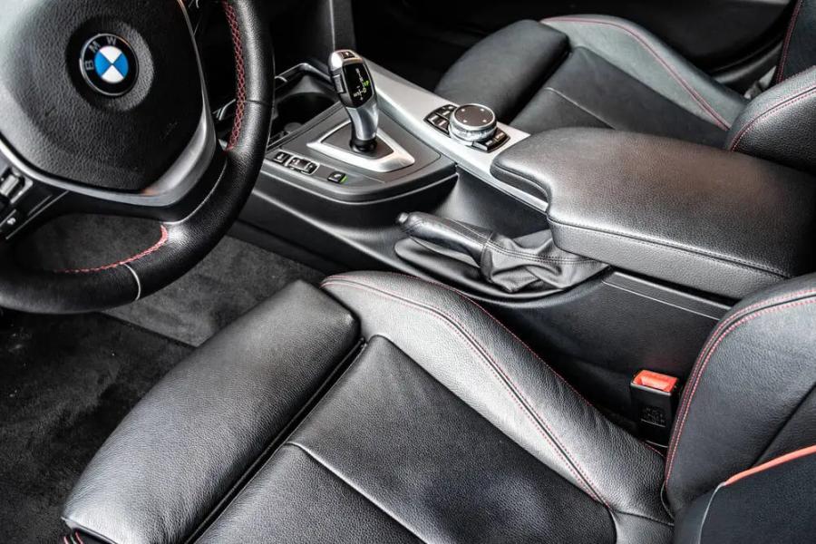 Melns BMW 320 2016 Tukums, ar dzinēja tilpumu 2.00 L un nobraukumu 277 tūkst. km par 10990 €, foto 17 vietnē AUTOMOTO.COM.LV