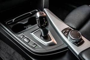 Melns BMW 320 2016 Tukums, ar dzinēja tilpumu 2.00 L un nobraukumu 277 tūkst. km par 10990 €, foto 19 vietnē AUTOMOTO.COM.LV