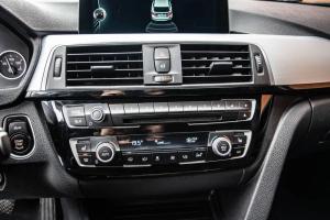 Melns BMW 320 2016 Tukums, ar dzinēja tilpumu 2.00 L un nobraukumu 277 tūkst. km par 10990 €, foto 25 vietnē AUTOMOTO.COM.LV
