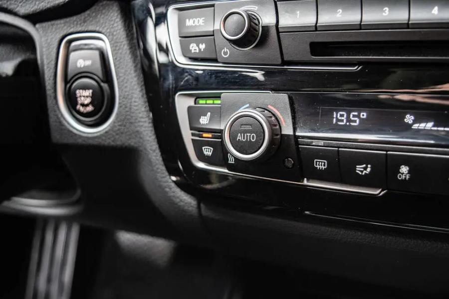 Melns BMW 320 2016 Tukums, ar dzinēja tilpumu 2.00 L un nobraukumu 277 tūkst. km par 10990 €, foto 28 vietnē AUTOMOTO.COM.LV