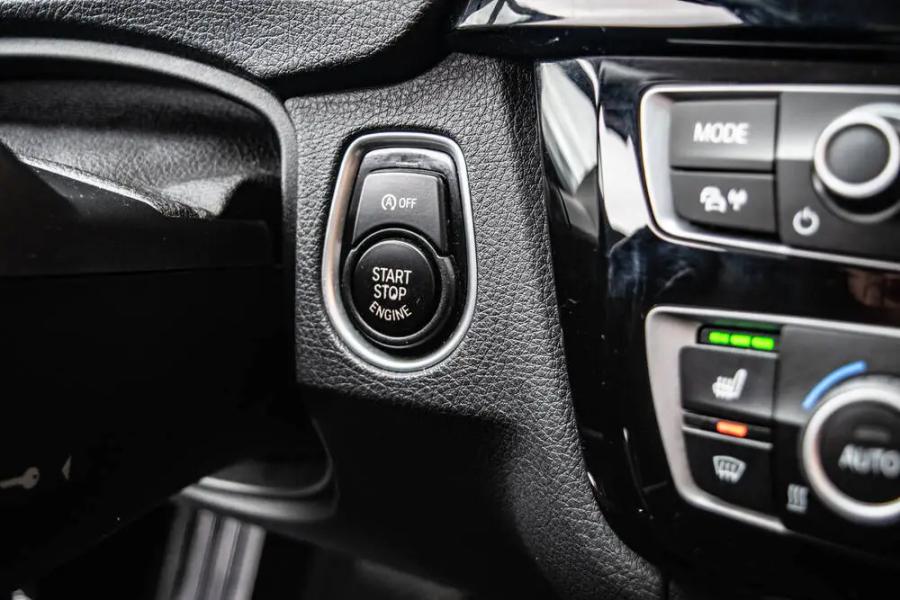 Melns BMW 320 2016 Tukums, ar dzinēja tilpumu 2.00 L un nobraukumu 277 tūkst. km par 10990 €, foto 29 vietnē AUTOMOTO.COM.LV