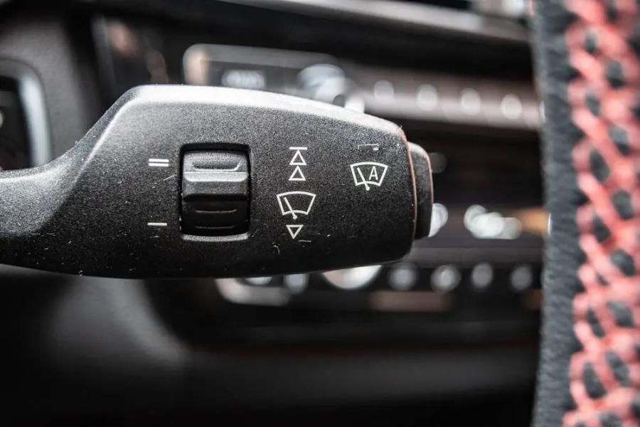 Melns BMW 320 2016 Tukums, ar dzinēja tilpumu 2.00 L un nobraukumu 277 tūkst. km par 10990 €, foto 30 vietnē AUTOMOTO.COM.LV