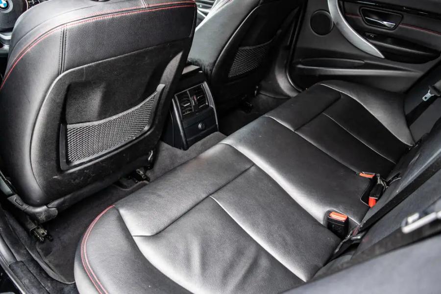 Melns BMW 320 2016 Tukums, ar dzinēja tilpumu 2.00 L un nobraukumu 277 tūkst. km par 10990 €, foto 34 vietnē AUTOMOTO.COM.LV