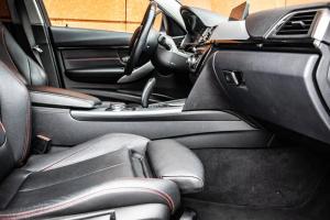 Melns BMW 320 2016 Tukums, ar dzinēja tilpumu 2.00 L un nobraukumu 277 tūkst. km par 10990 €, foto 35 vietnē AUTOMOTO.COM.LV