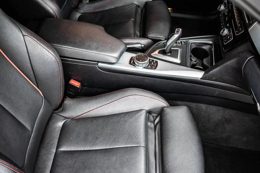 Melns BMW 320 2016 Tukums, ar dzinēja tilpumu 2.00 L un nobraukumu 277 tūkst. km par 10990 €, foto 36 vietnē AUTOMOTO.COM.LV