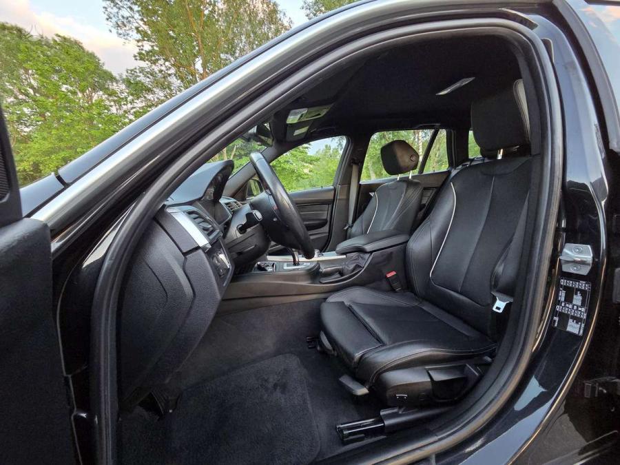 Black BMW 320 2016 in Kaunas, with an engine capacity of 2.00 L and mileage of 246 thousand km for 10500 €, photo 15 on AUTOMOTO.COM.LV