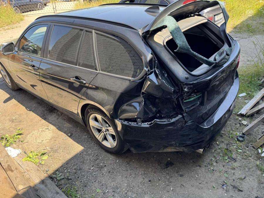 Black BMW 320 2016 in Vilnius, with an engine capacity of 2.00 L and mileage of 335 thousand km for 4500 €, photo 6 on AUTOMOTO.COM.LV