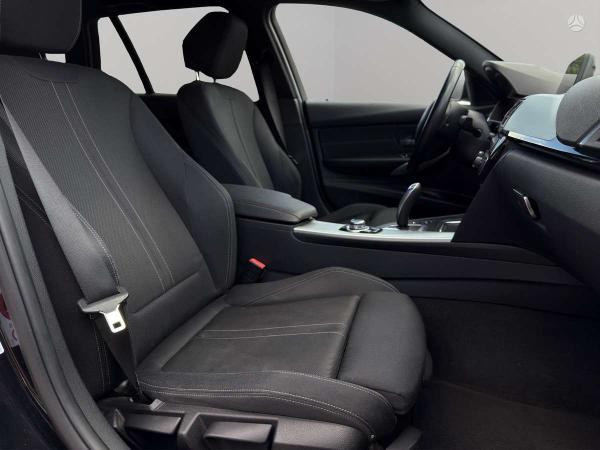 Black BMW 320 2016 in Kaunas, with an engine capacity of 2.00 L and mileage of 220 thousand km for 11999 €, photo 8 on AUTOMOTO.COM.LV