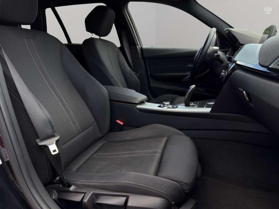 Melns BMW 320 2016 Kauņa, ar dzinēja tilpumu 2.00 L un nobraukumu 220 tūkst. km par 11999 €, foto 9 vietnē AUTOMOTO.COM.LV