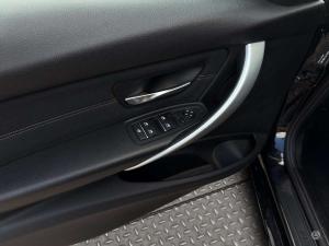 Melns BMW 320 2016 Kauņa, ar dzinēja tilpumu 2.00 L un nobraukumu 220 tūkst. km par 11999 €, foto 14 vietnē AUTOMOTO.COM.LV
