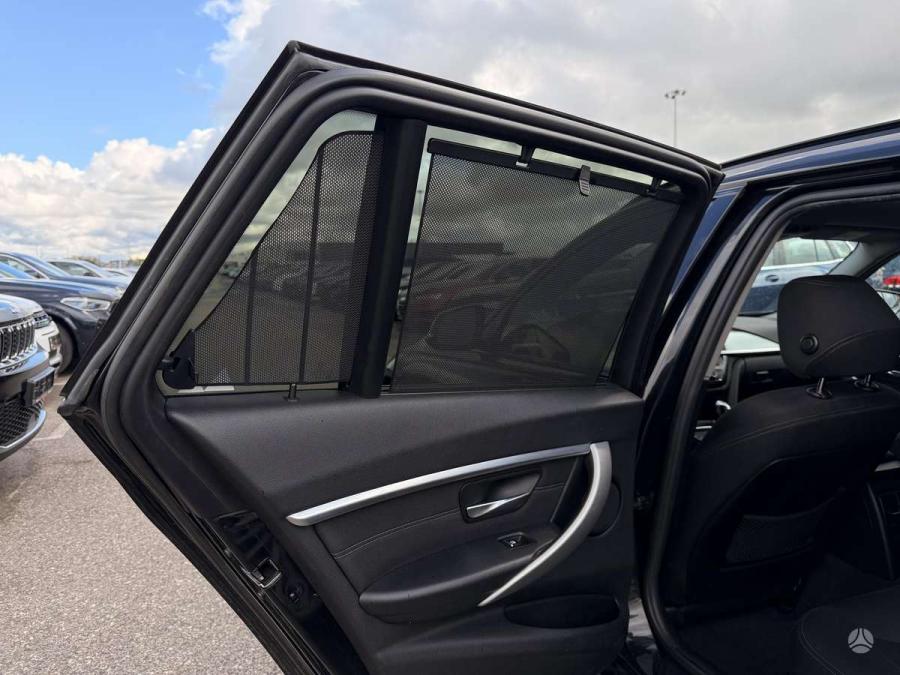 Melns BMW 320 2016 Viļņa, ar dzinēja tilpumu 2.00 L un nobraukumu 287 tūkst. km par 11690 €, foto 16 vietnē AUTOMOTO.COM.LV