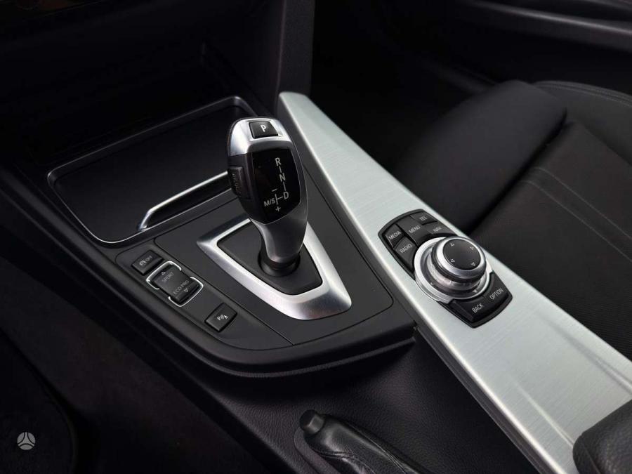 Black BMW 320 2016 in Kaunas, with an engine capacity of 2.00 L and mileage of 220 thousand km for 11999 €, photo 16 on AUTOMOTO.COM.LV