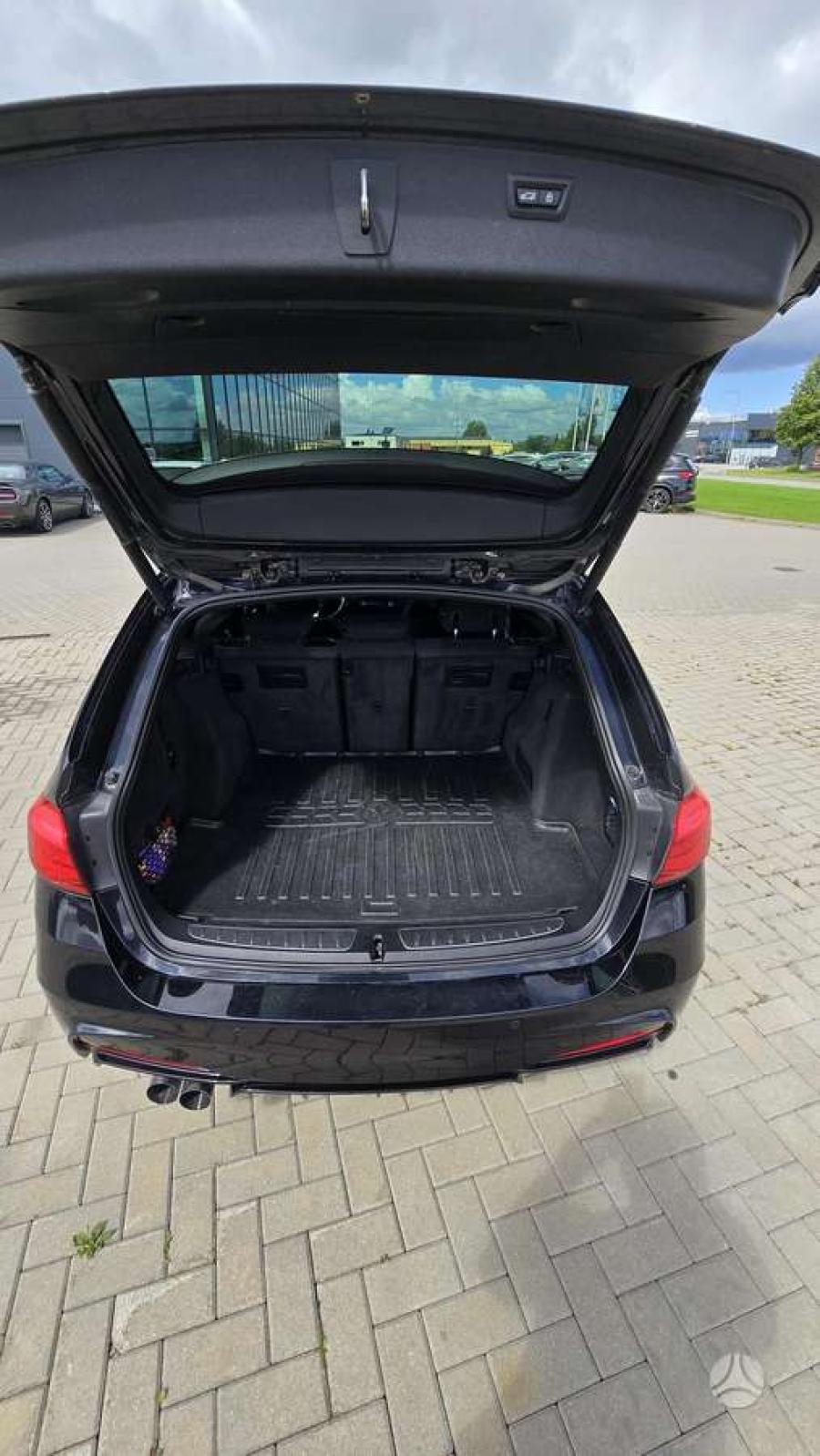 Black BMW 320 2016 in Siauliai, with an engine capacity of 2.00 L and mileage of 222 thousand km for 12800 €, photo 18 on AUTOMOTO.COM.LV