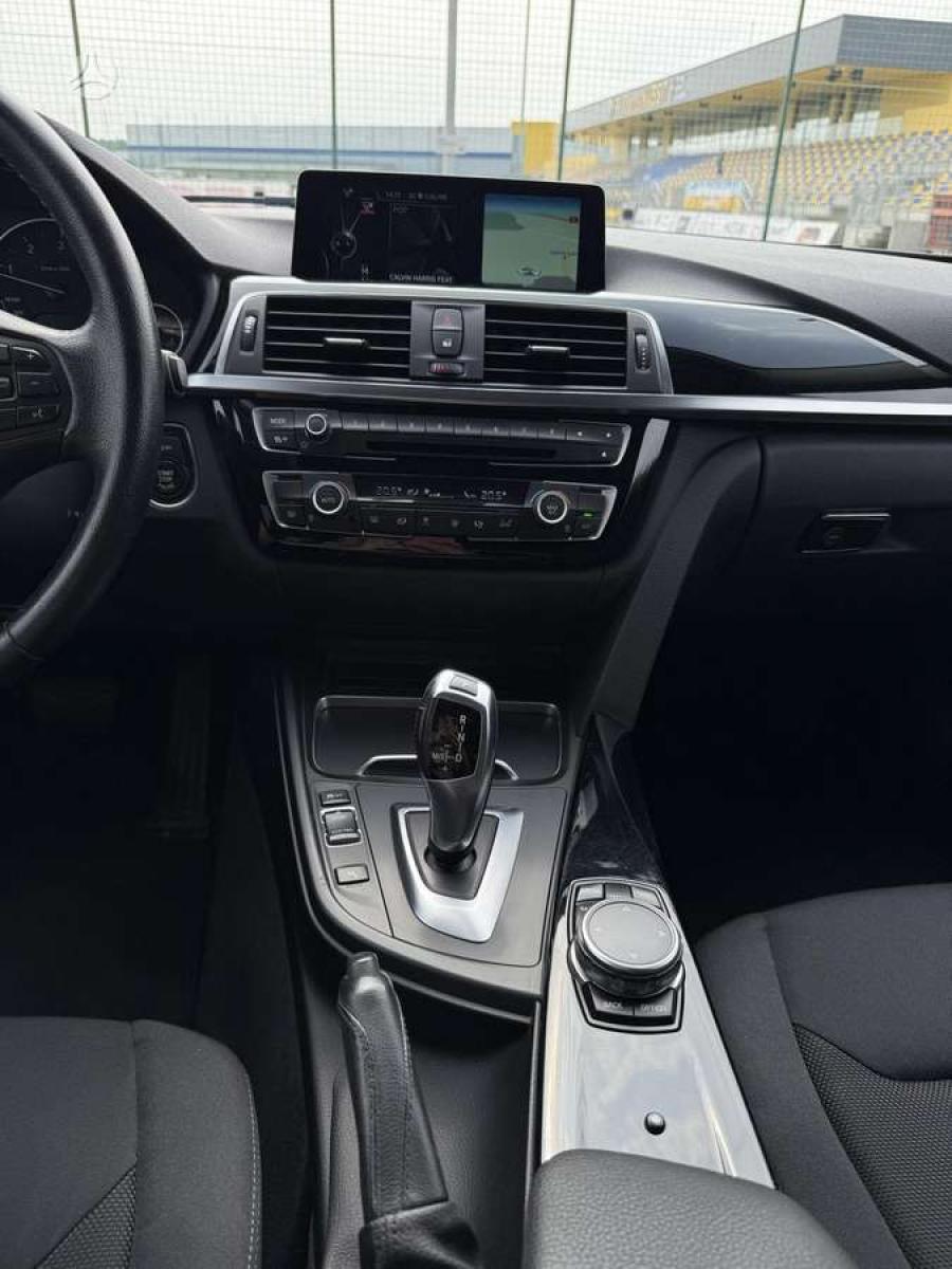 Black BMW 320 2016 in Vilnius, with an engine capacity of 2.00 L and mileage of 233 thousand km for 9200 €, photo 17 on AUTOMOTO.COM.LV