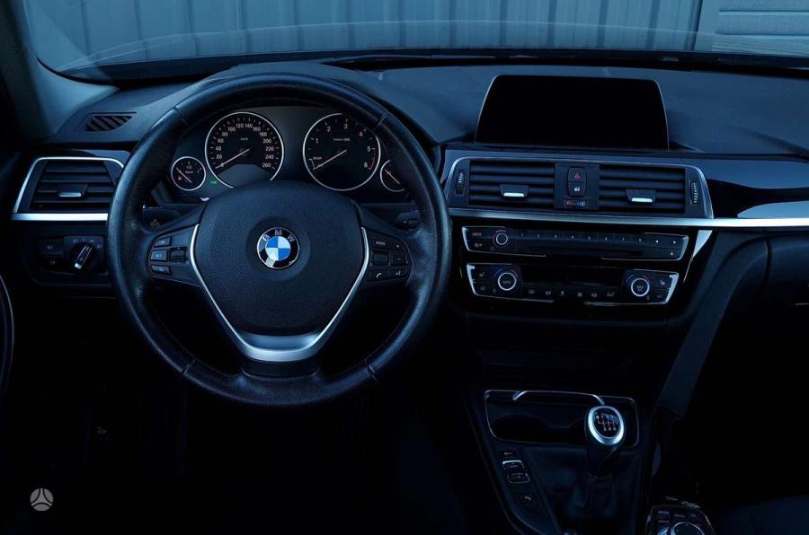 Black BMW 320 2016 in Kaunas, with an engine capacity of 2.00 L and mileage of 300 thousand km for 8250 €, photo 11 on AUTOMOTO.COM.LV