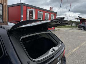 Black BMW 320 2016 in Vilnius, with an engine capacity of 2.00 L and mileage of 287 thousand km for 11390 €, photo 35 on AUTOMOTO.COM.LV
