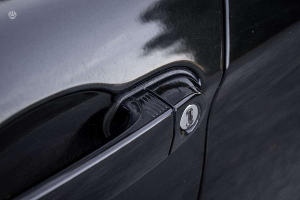 Black BMW 320 2016 in Elektrenai, with an engine capacity of 2.00 L and mileage of 222 thousand km for 9500 €, photo 9 on AUTOMOTO.COM.LV