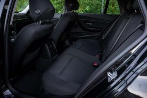 Black BMW 320 2016 in Elektrenai, with an engine capacity of 2.00 L and mileage of 222 thousand km for 9500 €, photo 20 on AUTOMOTO.COM.LV