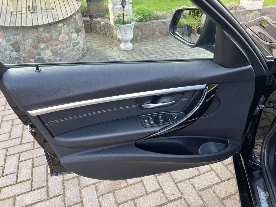 Melns BMW 320 2016 Birštonas, ar dzinēja tilpumu 2.00 L un nobraukumu 374 tūkst. km par 7699 €, foto 24 vietnē AUTOMOTO.COM.LV