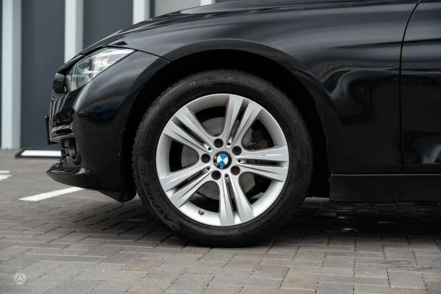 Melns BMW 320 2016 Viļņa, ar dzinēja tilpumu 2.00 L un nobraukumu 289 tūkst. km par 9100 €, foto 16 vietnē AUTOMOTO.COM.LV