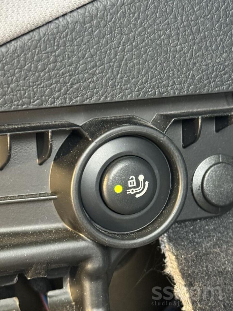Black BMW 320 2017 in Riga, with an engine capacity of 2.00 L and mileage of 300 thousand km for 11300 €, photo 15 on AUTOMOTO.COM.LV