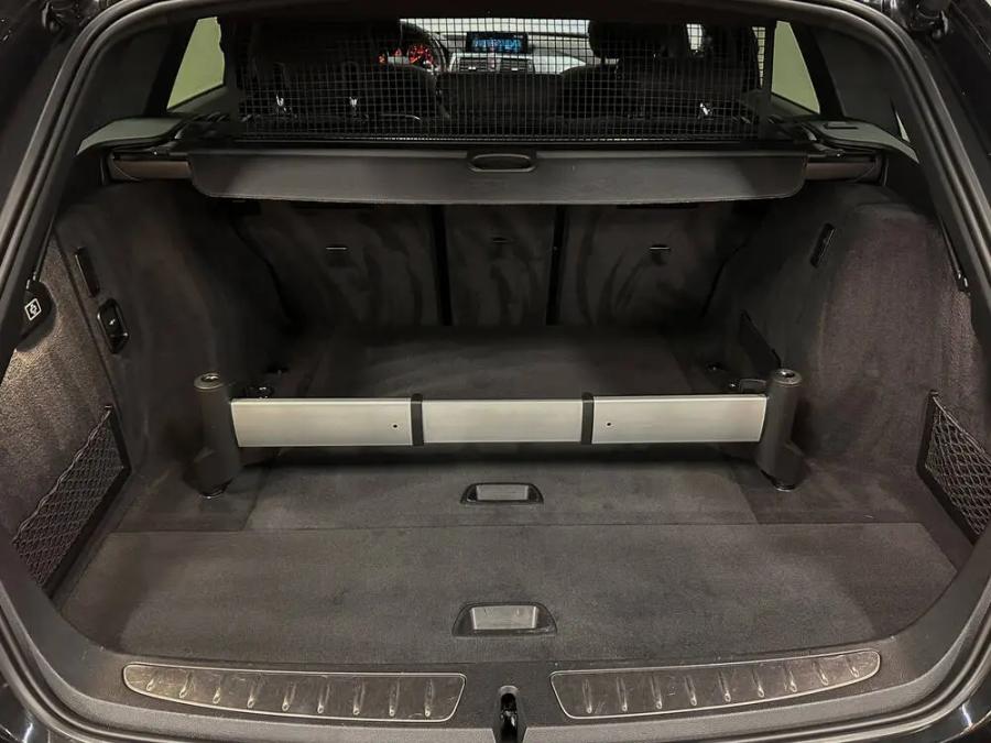 Black BMW 320 2017 in Jurmala, with an engine capacity of 2.00 L and mileage of 276 thousand km for 13950 €, photo 45 on AUTOMOTO.COM.LV