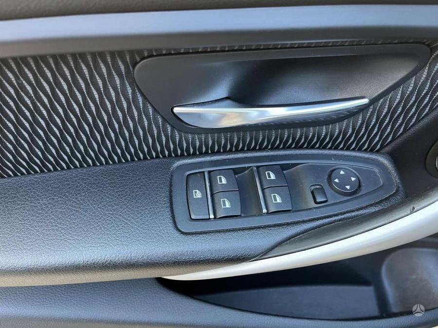 Melns BMW 320 2017 Kaišiadorys, ar dzinēja tilpumu 2.00 L un nobraukumu 286 tūkst. km par 9150 €, foto 19 vietnē AUTOMOTO.COM.LV