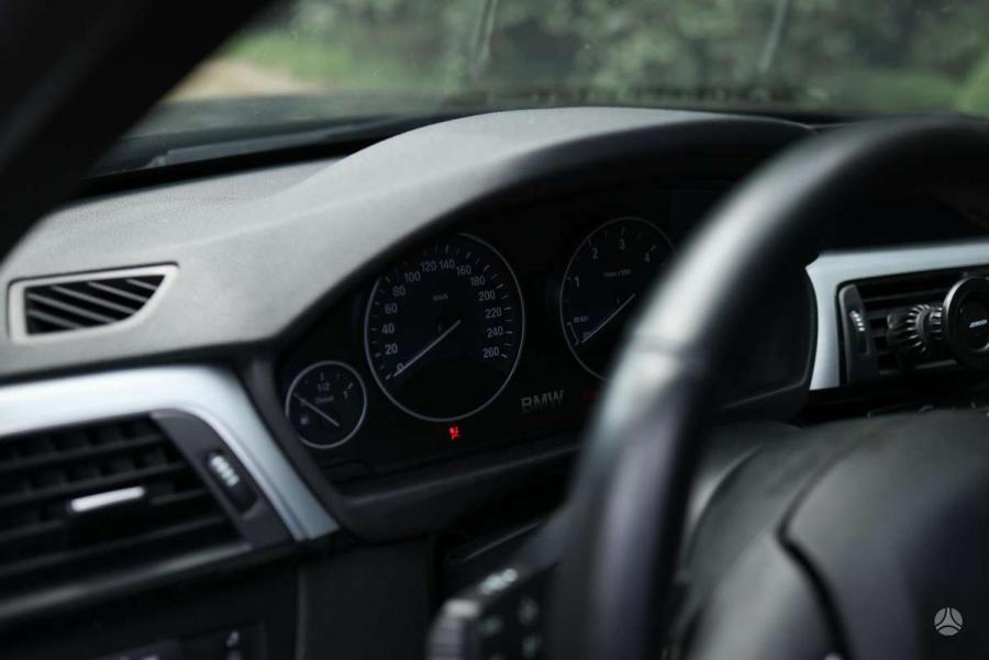 Black BMW 320 2017 in Vilnius, with an engine capacity of 2.00 L and mileage of 136 thousand km for 12000 €, photo 16 on AUTOMOTO.COM.LV