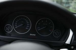 Black BMW 320 2017 in Vilnius, with an engine capacity of 2.00 L and mileage of 136 thousand km for 12000 €, photo 17 on AUTOMOTO.COM.LV