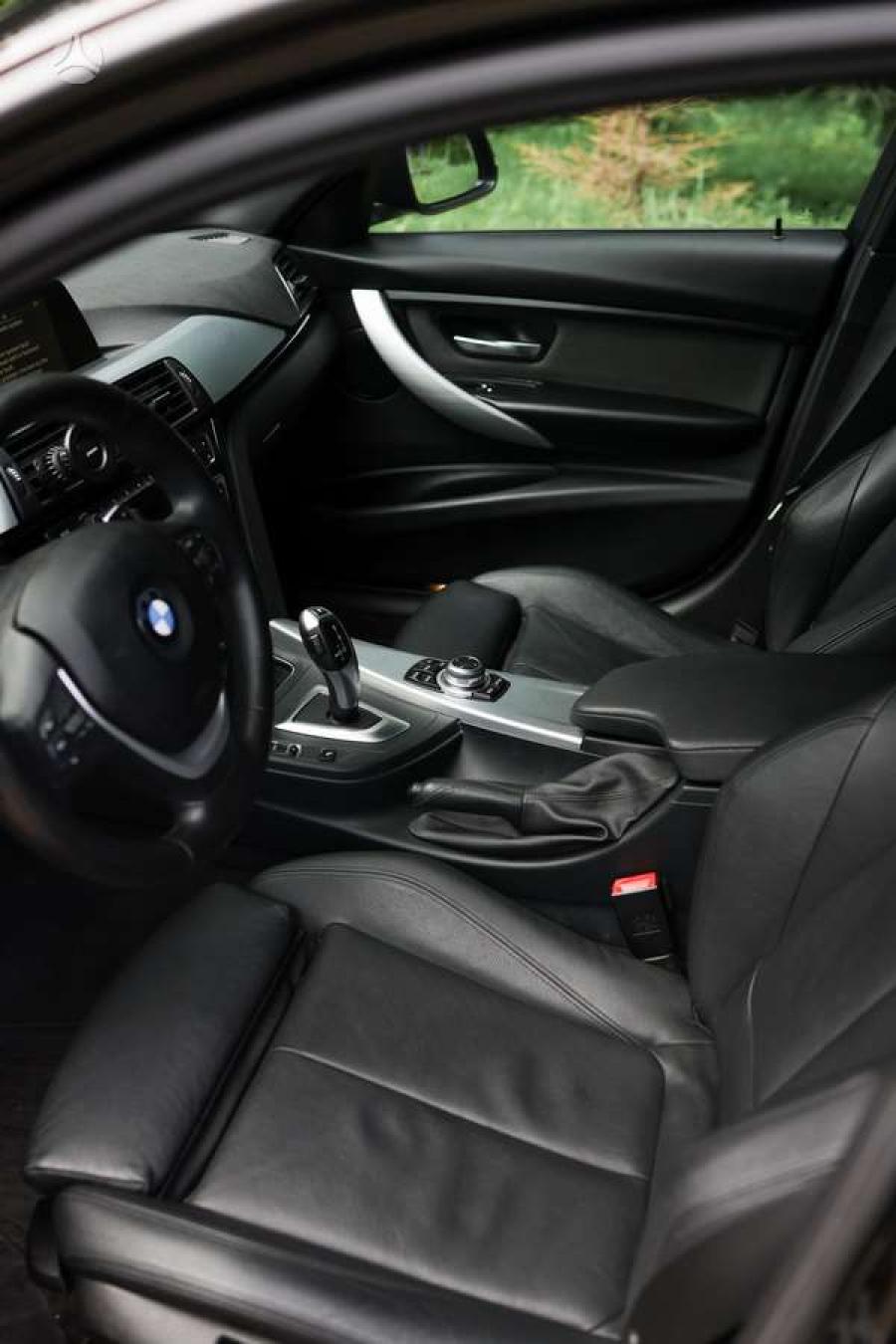 Black BMW 320 2017 in Vilnius, with an engine capacity of 2.00 L and mileage of 136 thousand km for 12000 €, photo 20 on AUTOMOTO.COM.LV
