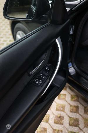 Black BMW 320 2017 in Vilnius, with an engine capacity of 2.00 L and mileage of 136 thousand km for 12000 €, photo 21 on AUTOMOTO.COM.LV