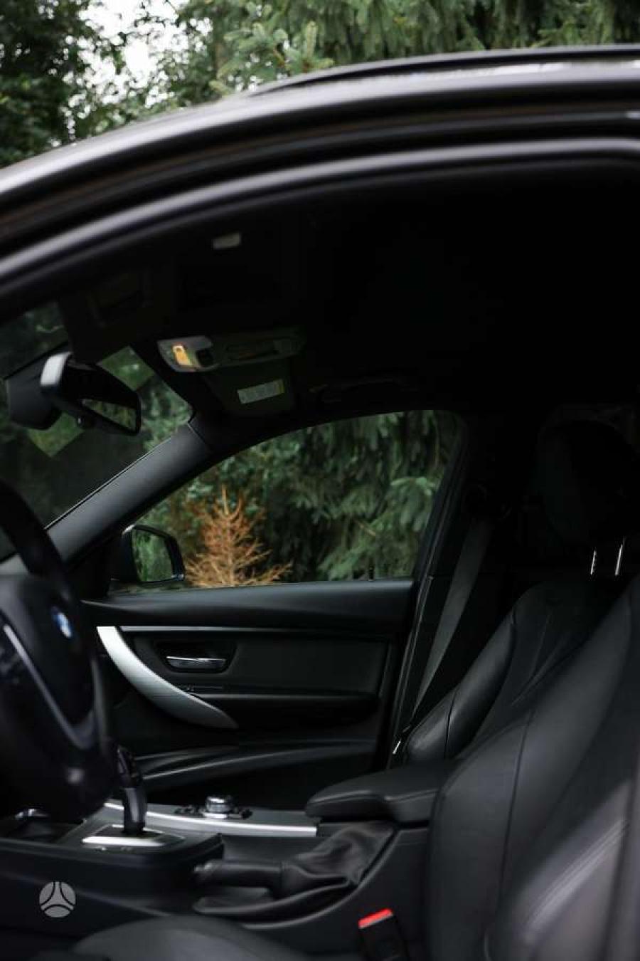 Black BMW 320 2017 in Vilnius, with an engine capacity of 2.00 L and mileage of 136 thousand km for 12000 €, photo 22 on AUTOMOTO.COM.LV