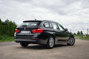 Black BMW 320 2017 in Elektrenai, with an engine capacity of 2.00 L and mileage of 224 thousand km for 10700 €, photo 4 on AUTOMOTO.COM.LV