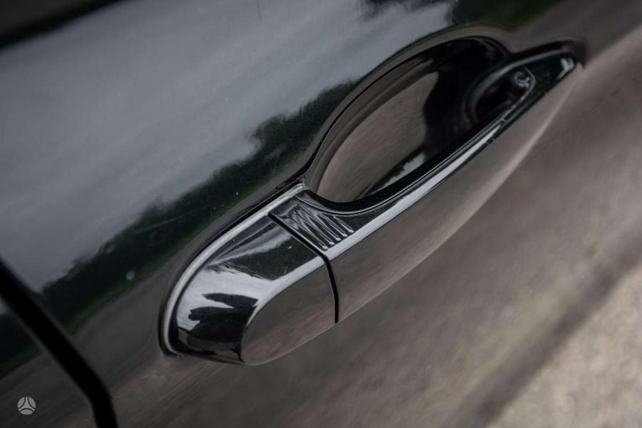 Black BMW 320 2017 in Elektrenai, with an engine capacity of 2.00 L and mileage of 224 thousand km for 10700 €, photo 10 on AUTOMOTO.COM.LV