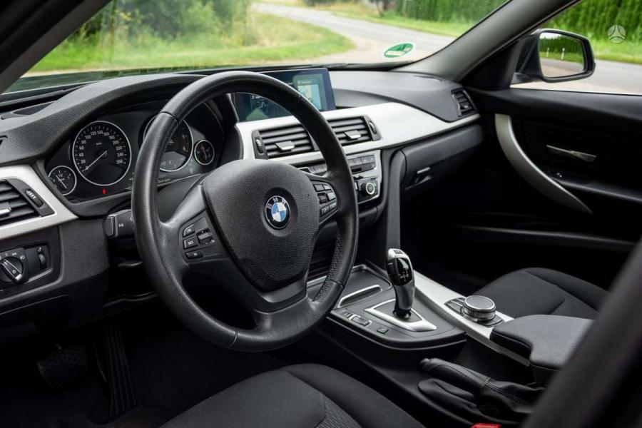 Black BMW 320 2017 in Elektrenai, with an engine capacity of 2.00 L and mileage of 224 thousand km for 10700 €, photo 13 on AUTOMOTO.COM.LV