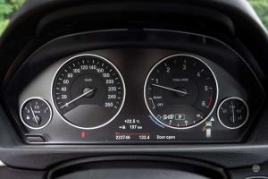 Black BMW 320 2017 in Elektrenai, with an engine capacity of 2.00 L and mileage of 224 thousand km for 10700 €, photo 16 on AUTOMOTO.COM.LV