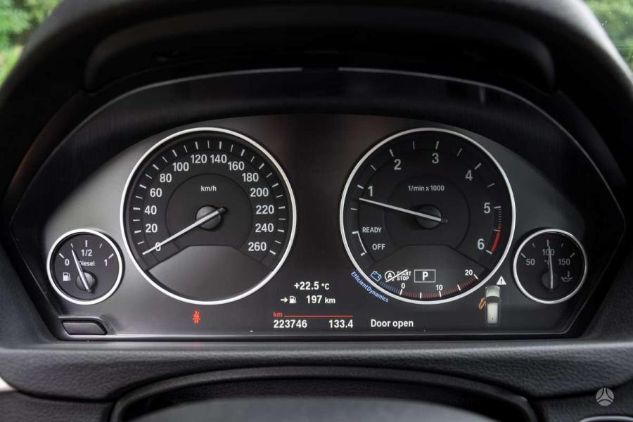 Black BMW 320 2017 in Elektrenai, with an engine capacity of 2.00 L and mileage of 224 thousand km for 10700 €, photo 16 on AUTOMOTO.COM.LV