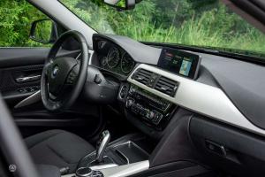 Black BMW 320 2017 in Elektrenai, with an engine capacity of 2.00 L and mileage of 224 thousand km for 10700 €, photo 21 on AUTOMOTO.COM.LV